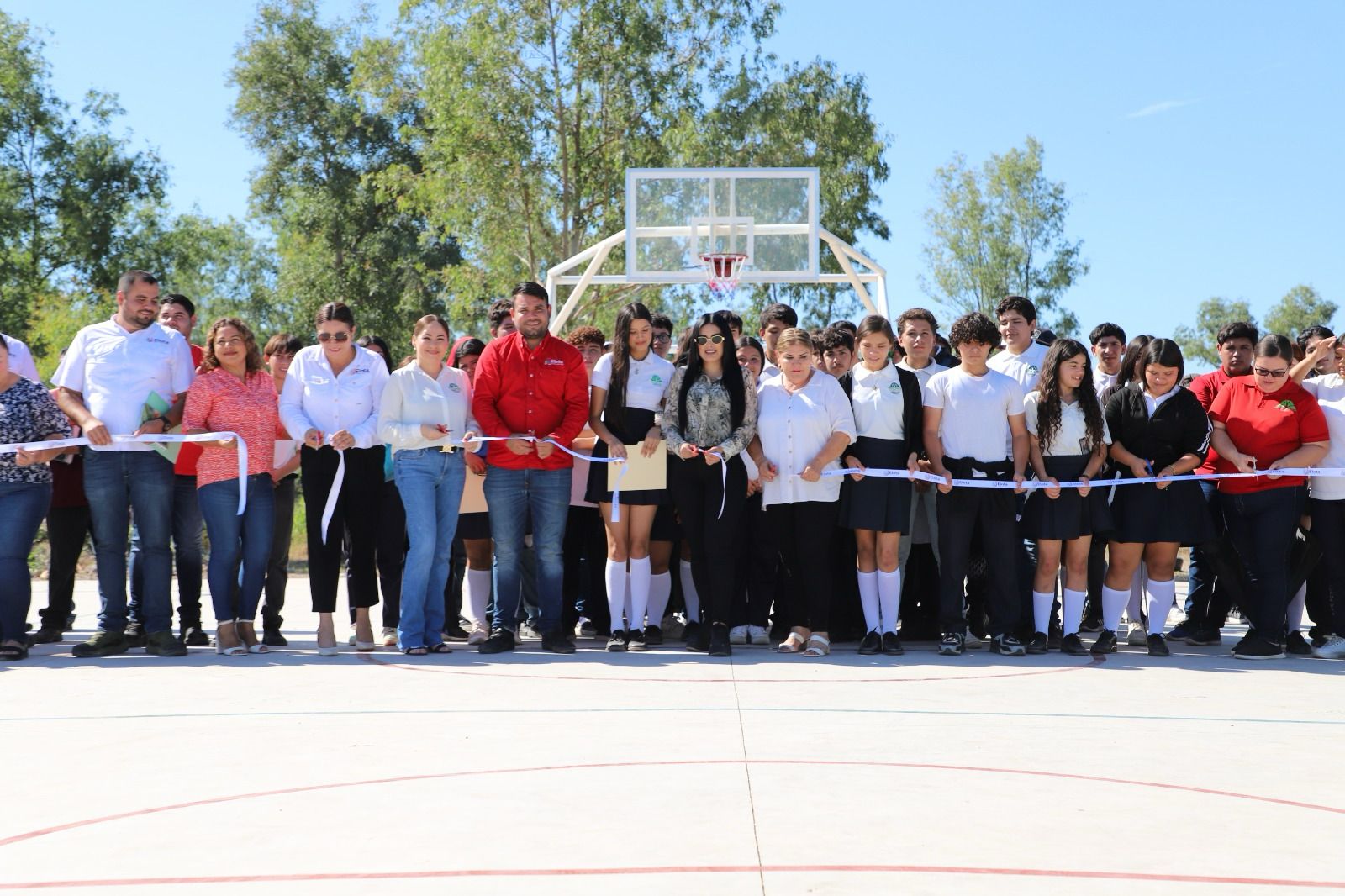 Ana Karen Val entrega cancha de usos múltiples en telebachillerato de ...